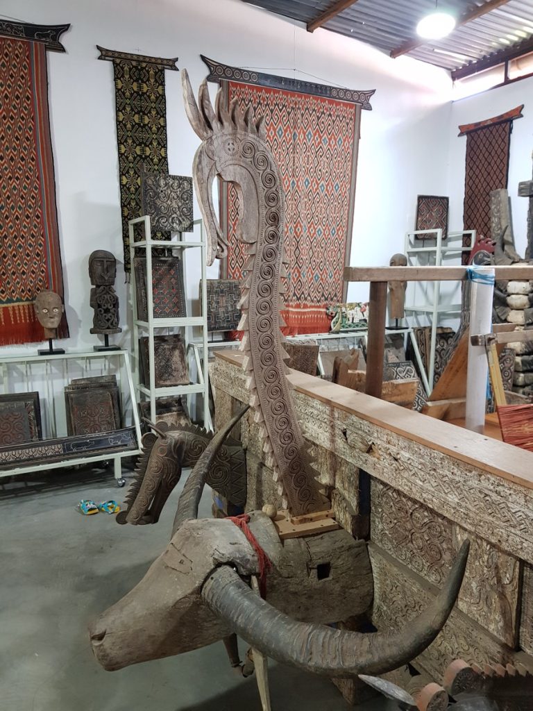 Antique Toraja Wooden Buffalo and Wood Carving (Perfect Patina) - Todi ...