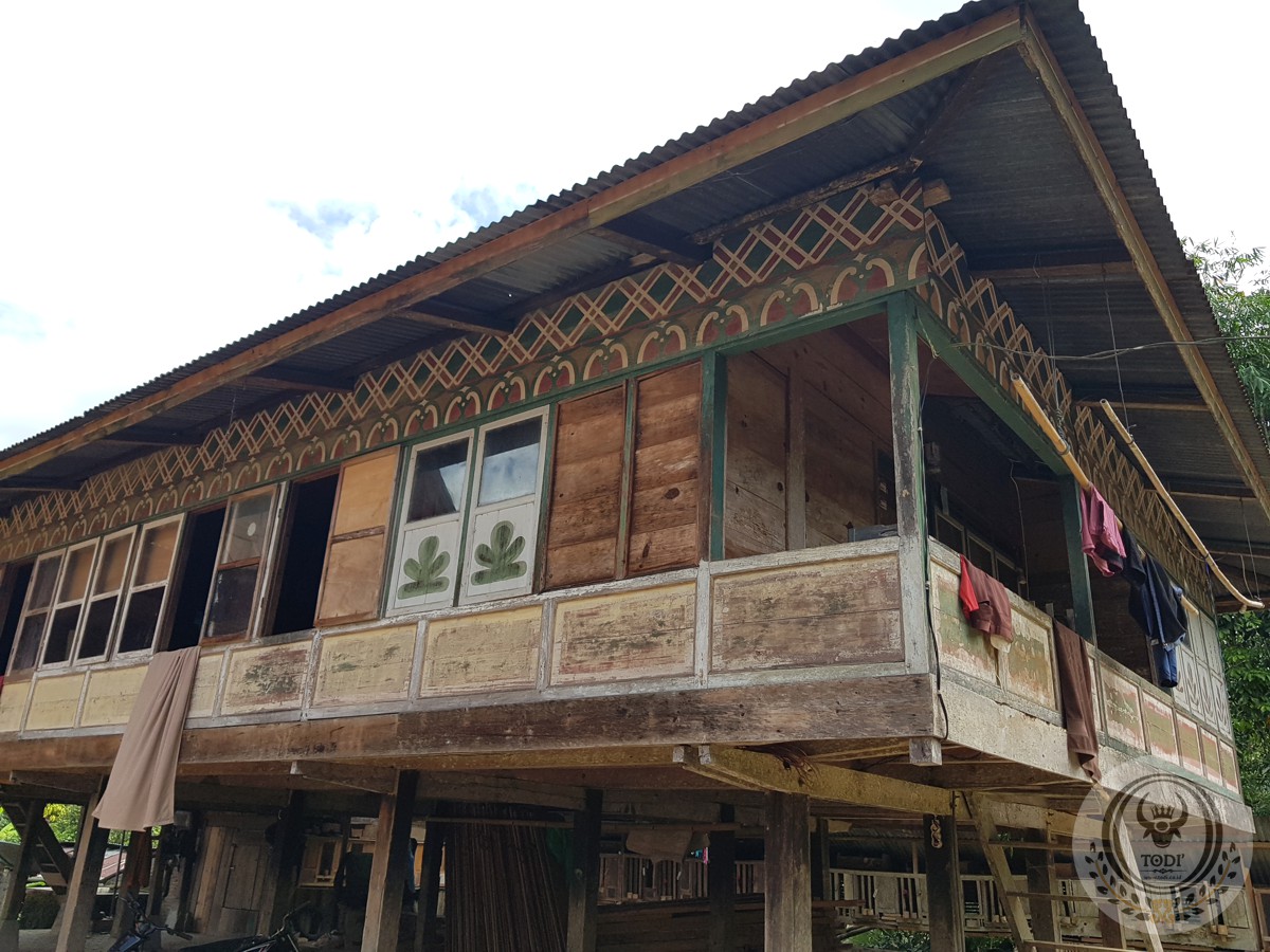 Traditional Wooden Toraja-Bugis Stilt House - Todi Art | Gallery Of Art
